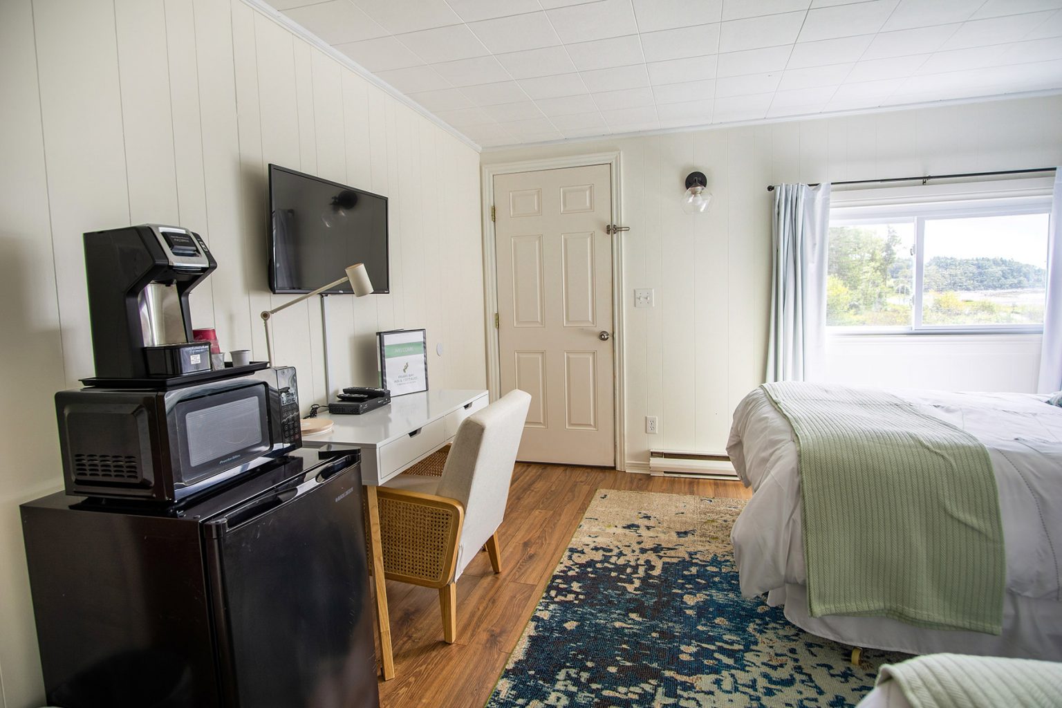 Accommodations | Friars Bay Inn & Cottages