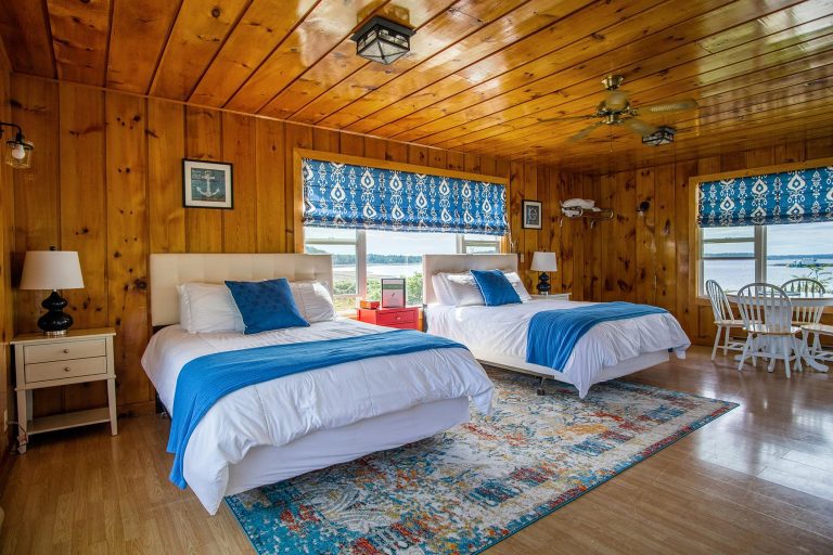 Accommodations - Island Inn - Friars Bay Inn & Cottages
